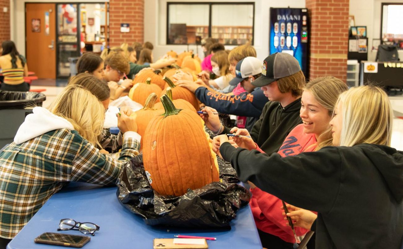 Pumpkin Artists Compete In Carving Contest – LHStoday